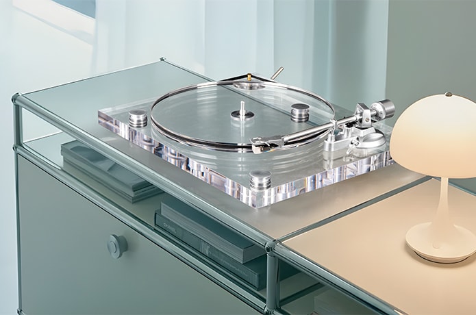 Retrolife's First Unique Acrylic Clear Turntable | Indiegogo