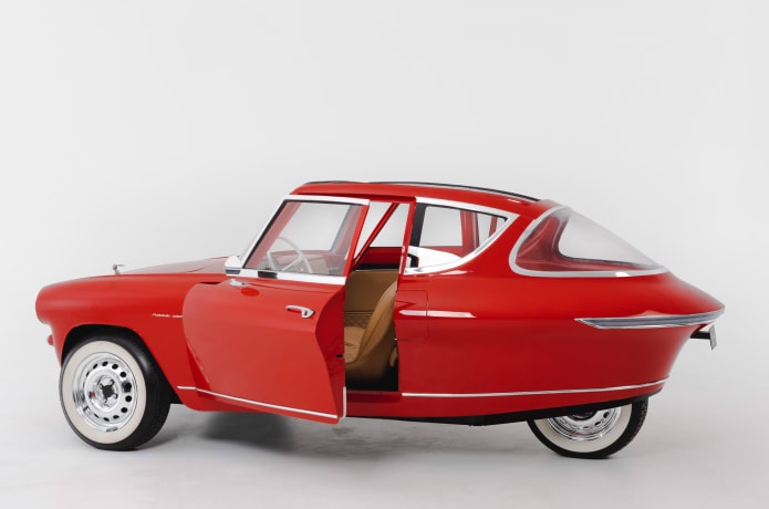 Cool retro styled three wheeled electric car Nobe Indiegogo