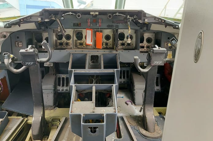 Help restore Lizzy - Boeing 717-200 cockpit. | Indiegogo
