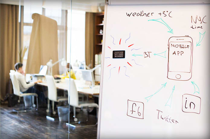 Smart Sticker. Customizable real-time display. | Indiegogo