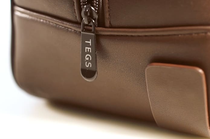 T E G S Bag With a Built in Power Bank | Indiegogo