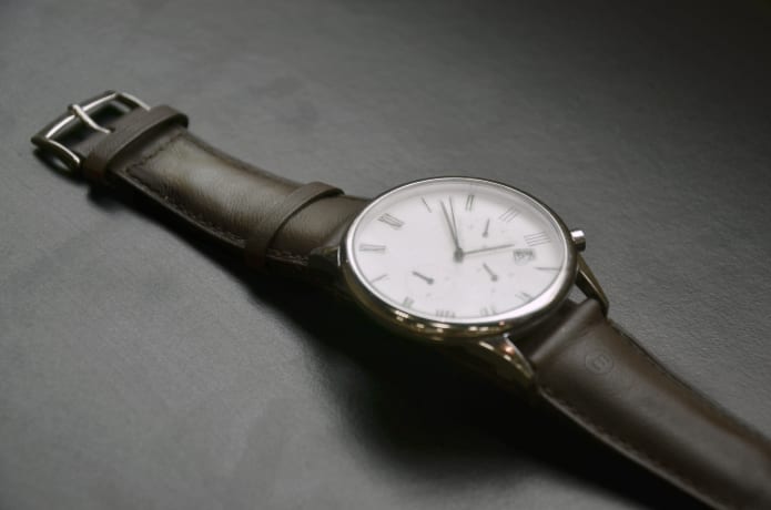 Classi: A Smart Strap For Your Classic Watch | Indiegogo